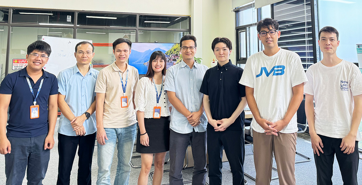 【AI開発事例】悪天候でも高精度追跡！競馬場監視AIでレース運営を効率化 | ベトナムオフショア開発企業のJVB